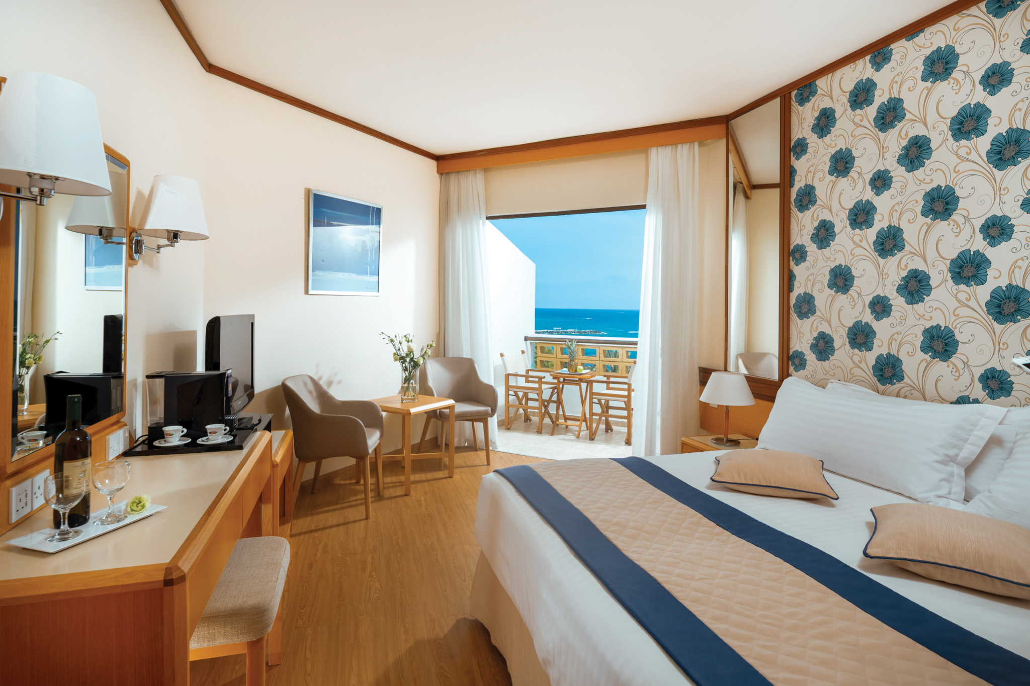 Beachfront Paphos luxury hotel | Athena Royal Beach Hotel